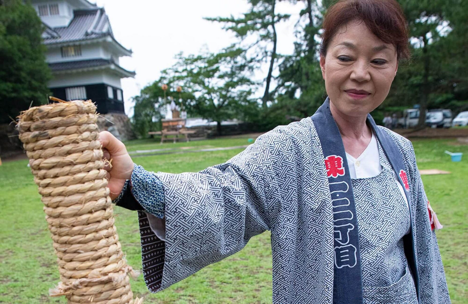 Watch The Spectacular Handheld Fireworks Tezutsu Hanabi in Toyohashi ...